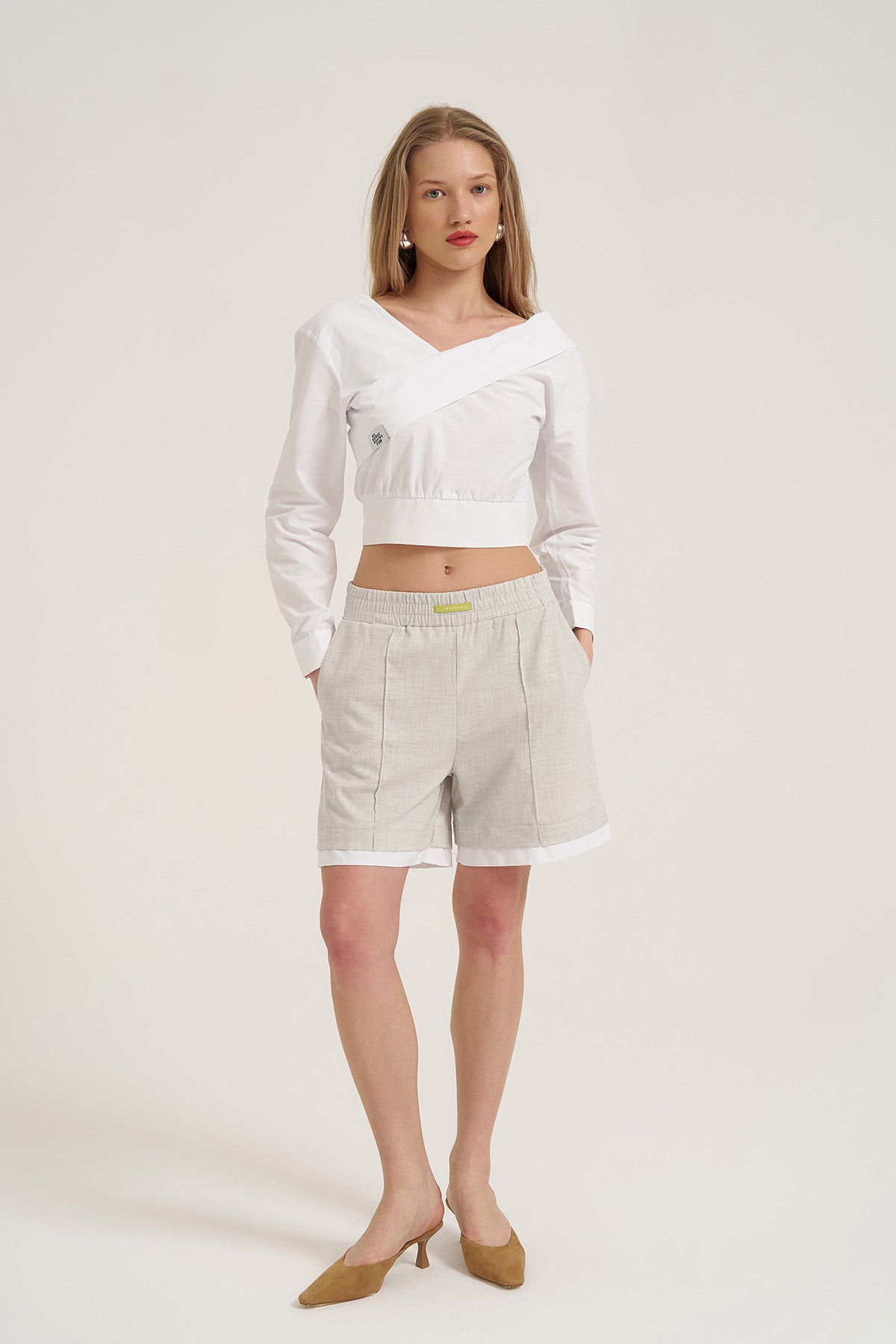 Paçası Garni Detaylı Beli Lastikli Şort Açık Gri – QUZU